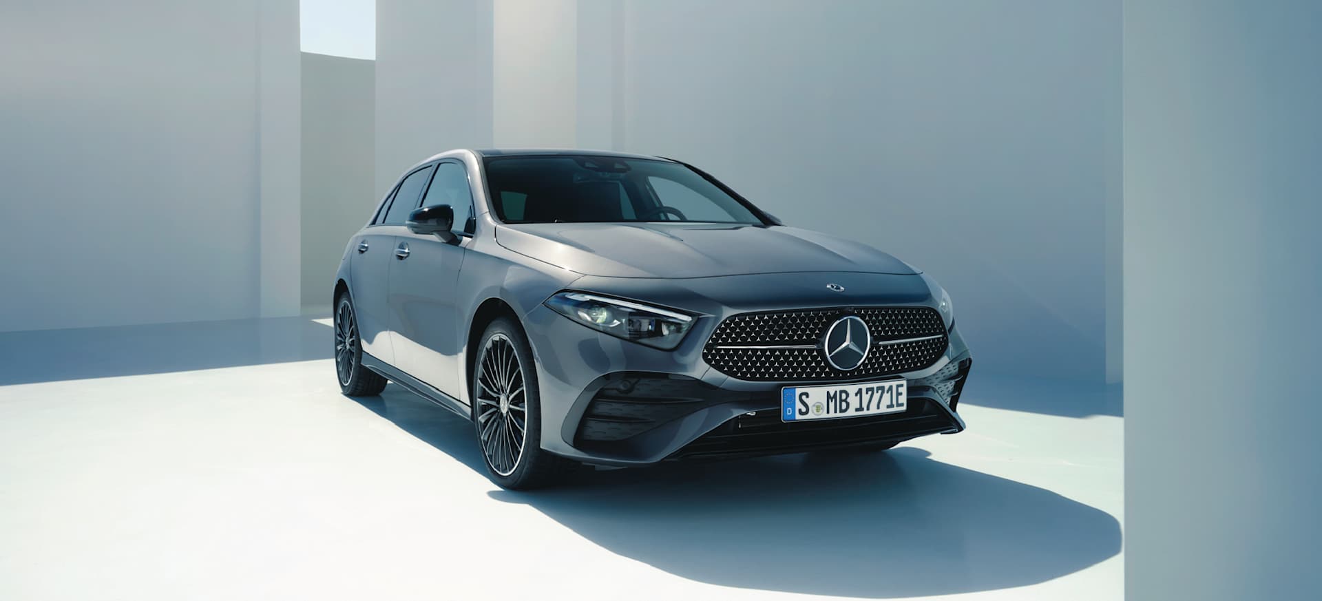 Mercedes-Benz Dubai - Luxury Passenger Cars