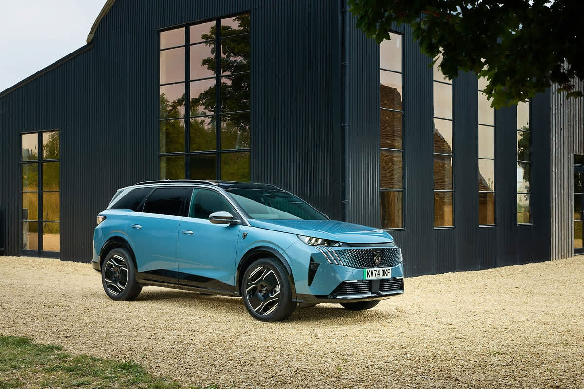 NEW PEUGEOT E-3008 & E-5008 LONG RANGE CONFIRMED FOR 435 & 415 MILES ...
