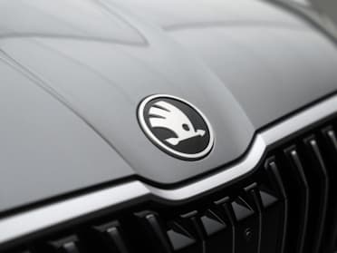 superb car logo