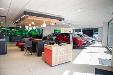 Toyota Dealership New Face Cornwall Toyota