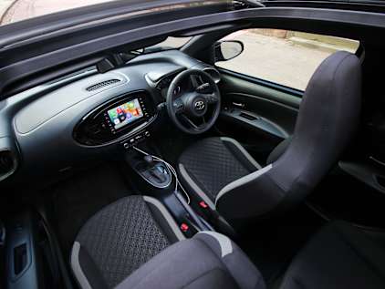 interior aygo x